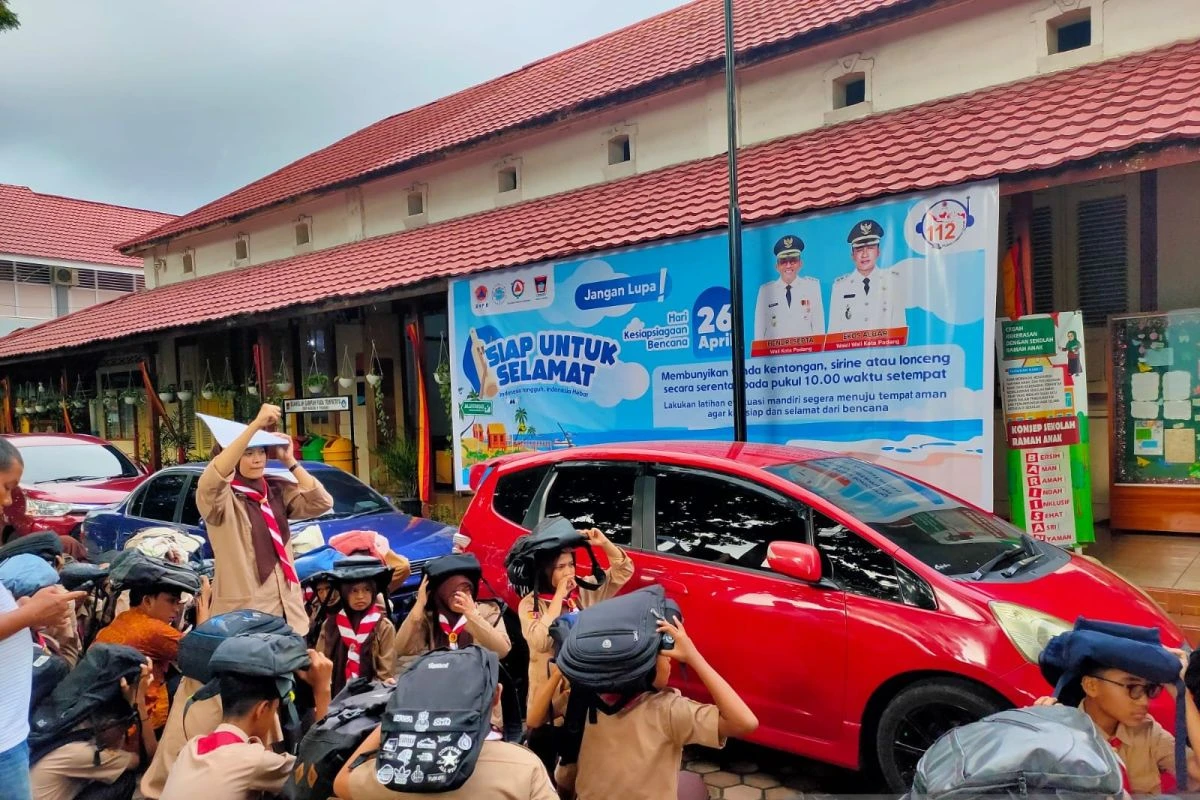 BNPB Buka Hotline Bantuan Korban Banjir dan Longsor Sumatra | BahasBerita